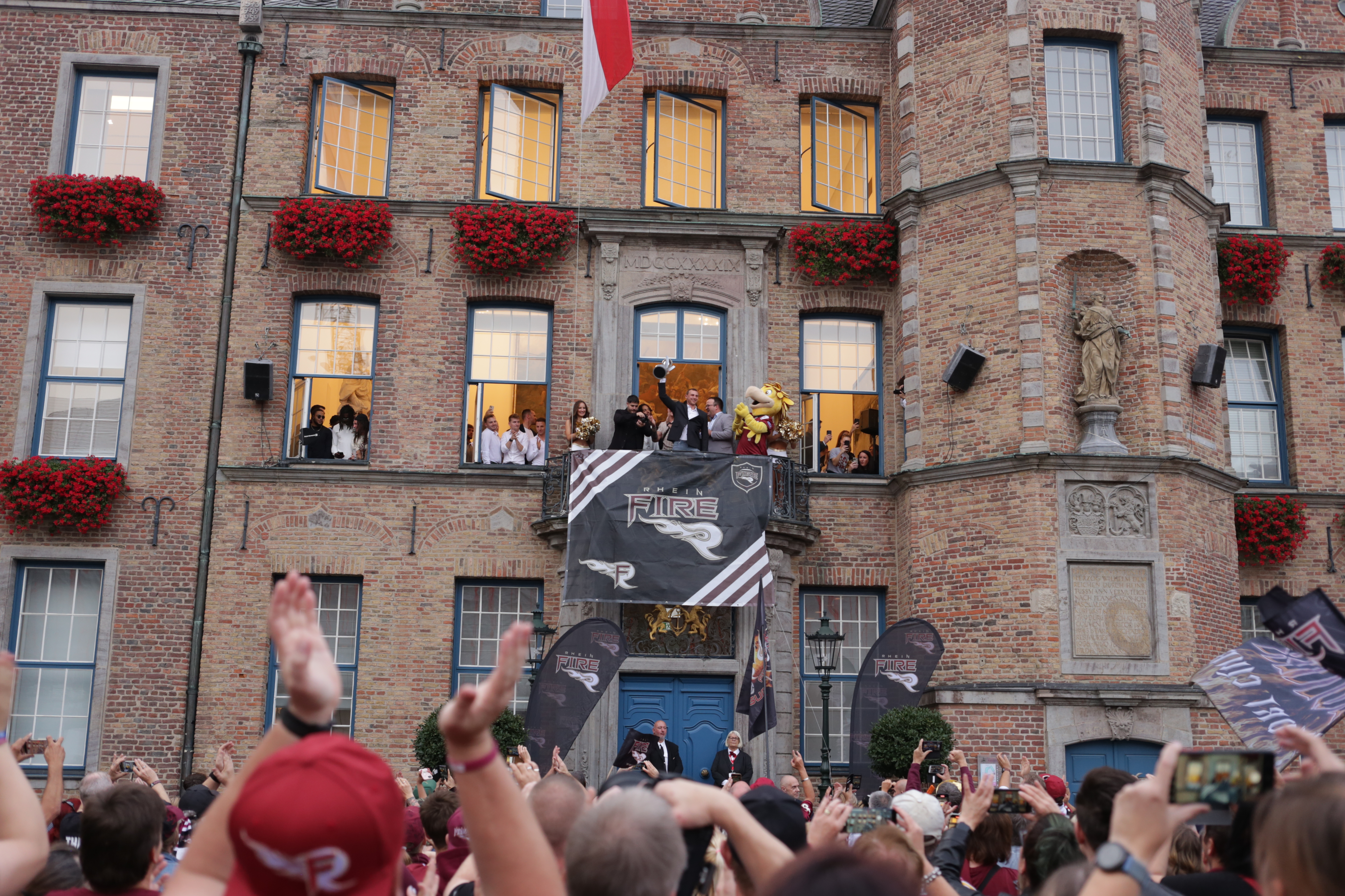 Touchdown für Rhein Fire im Düsseldorfer Rathaus - Landeshauptstadt ...